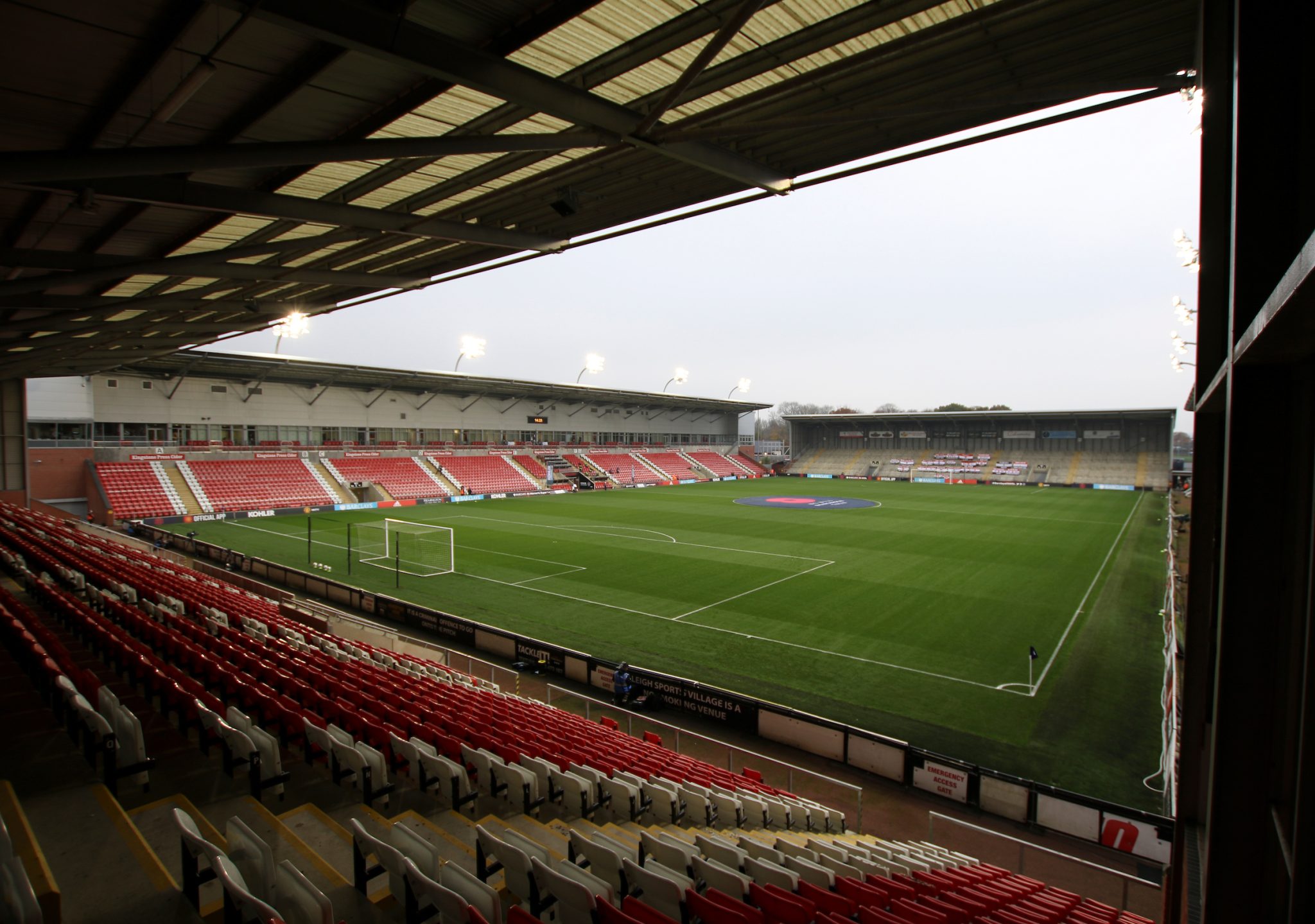 Manchester United midfielder Griffiths signs first professional deal ...
