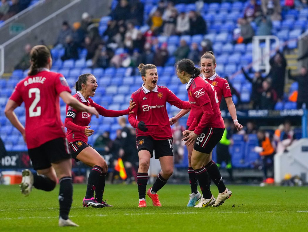 Manchester United go top of the table with dramatic win at Reading ...