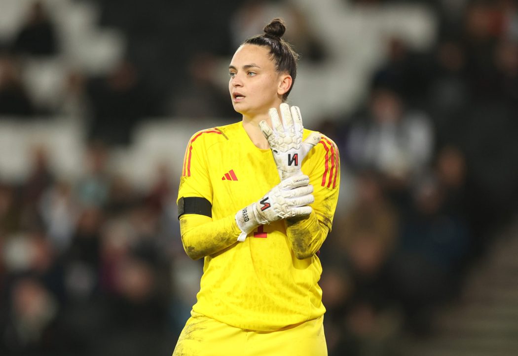 Chelsea announce signing of Belgian international goalkeeper Evrard ...