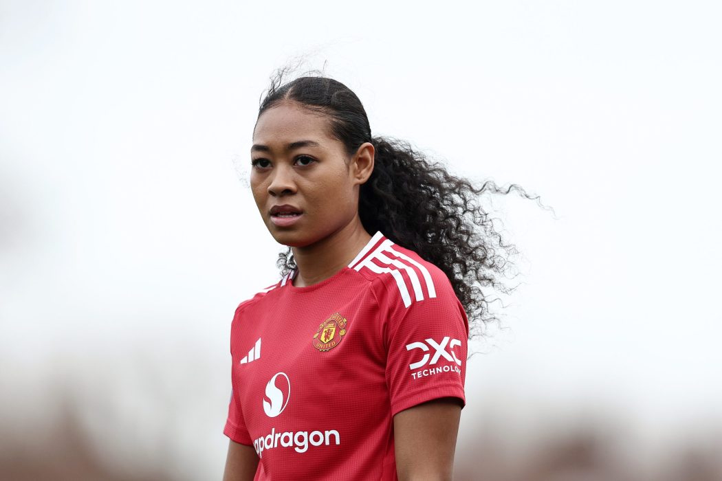 Manchester United full-back Riviere signs new long-term deal - WSL Full ...