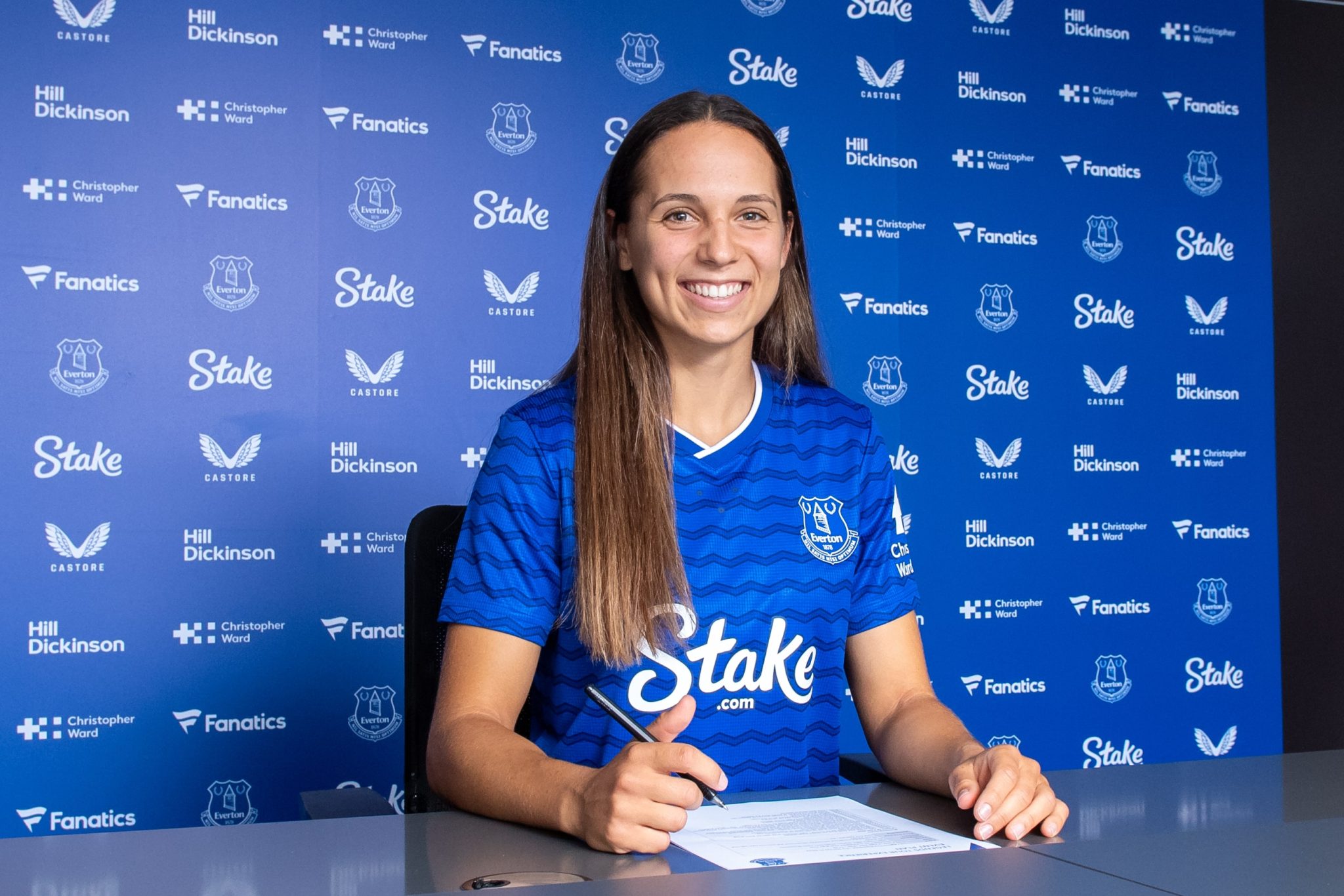 Everton sign FC Barcelona defender Fernández on permanent deal - WSL ...