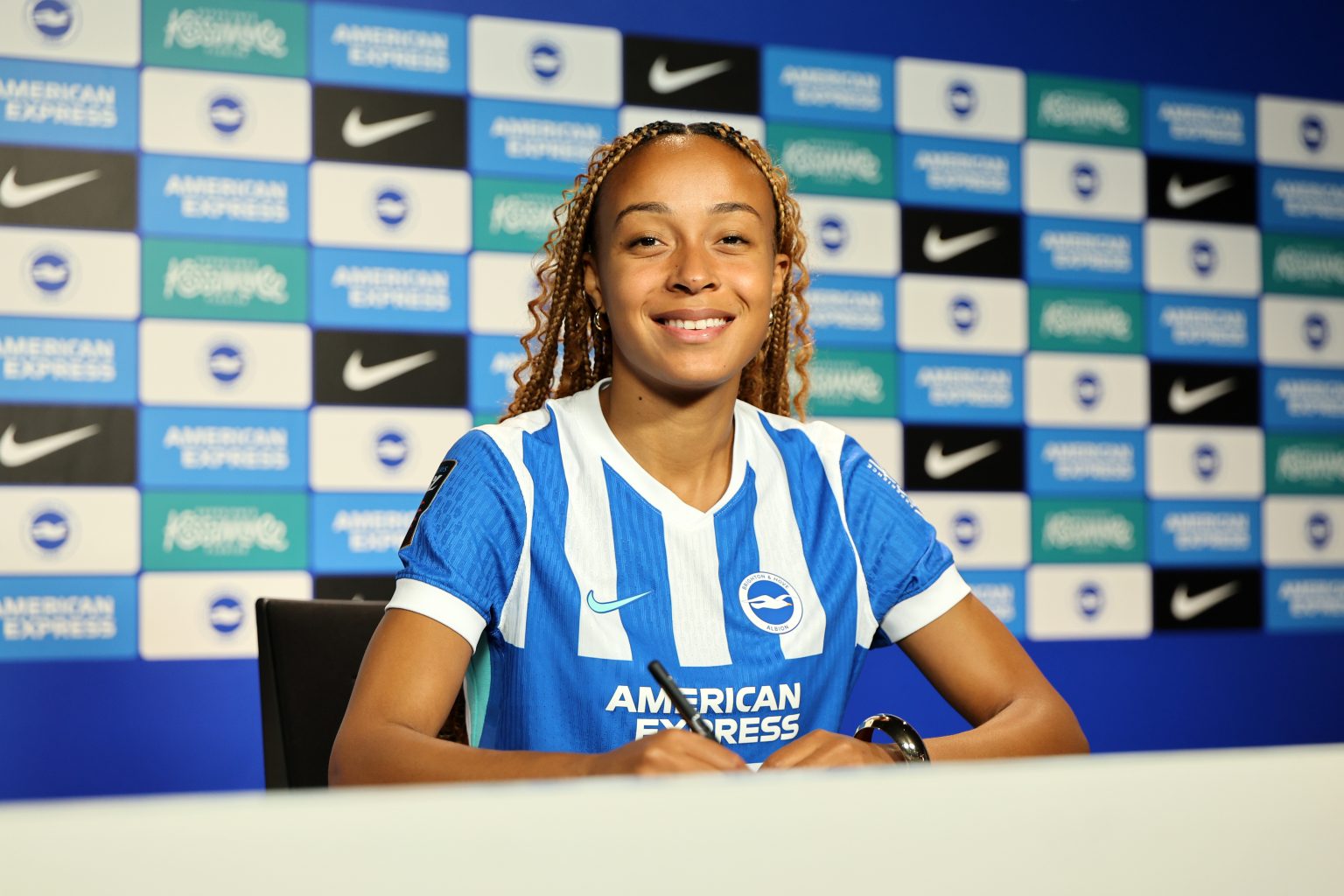 Brighton & Hove Albion sign Chelsea defender Mpomé - WSL Full-Time