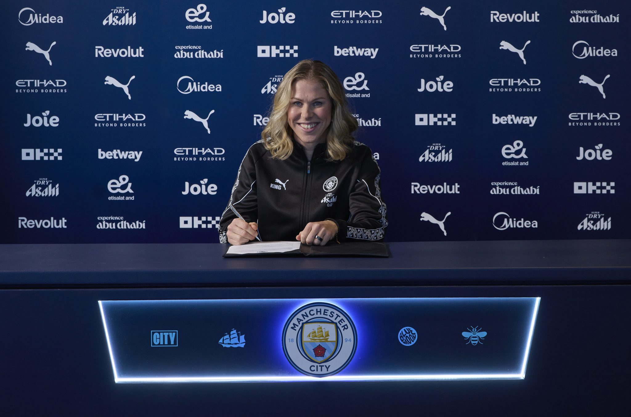 Manchester City defender Knaak signs new long-term deal - WSL Full-Time