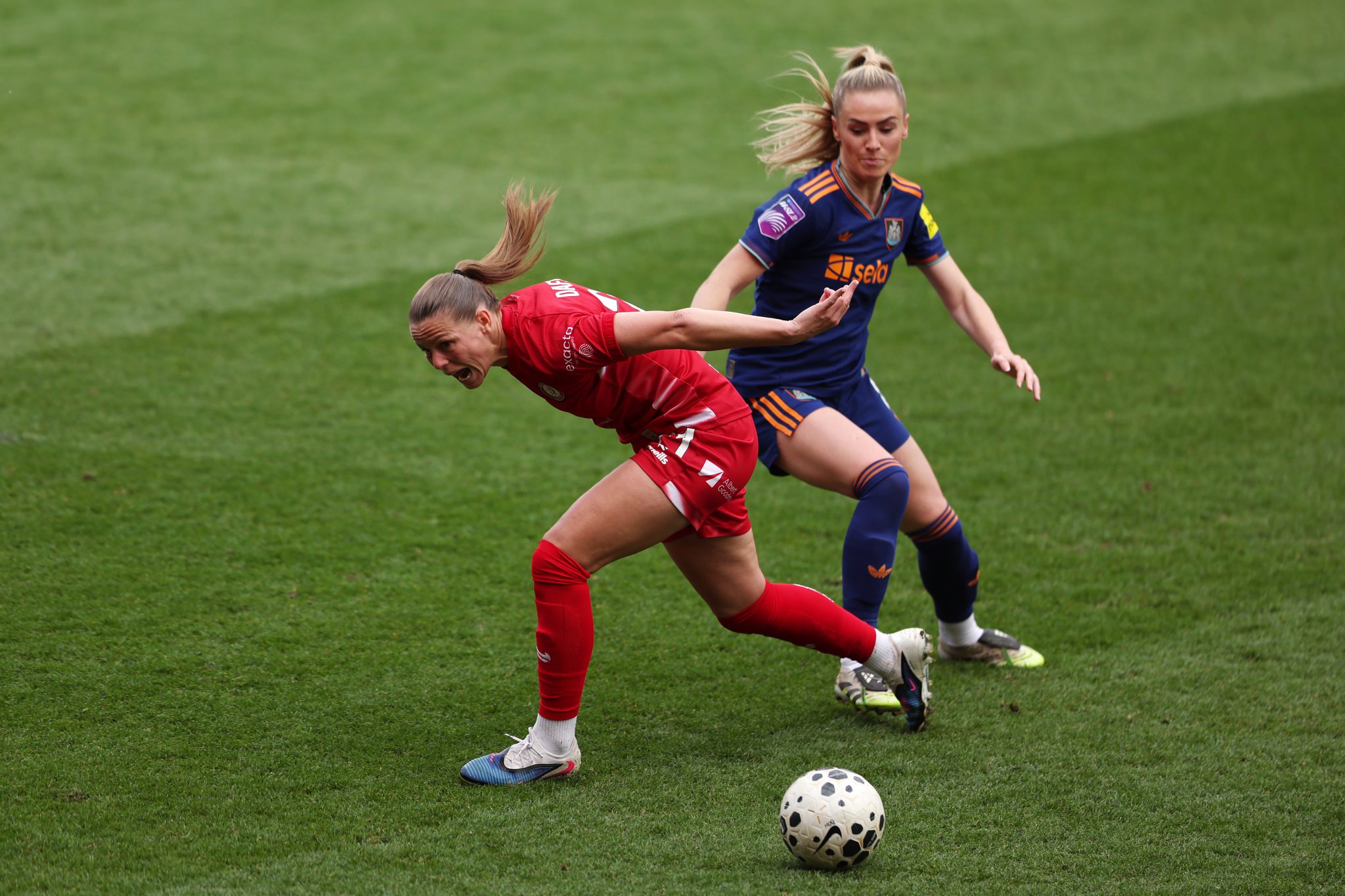 Newcastle United midfielder Kelly signs new deal - WSL Full-Time
